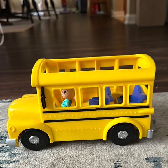 CoComelon | Toys | Cocomelon Musical Yellow School Bus Plays Clips From ...